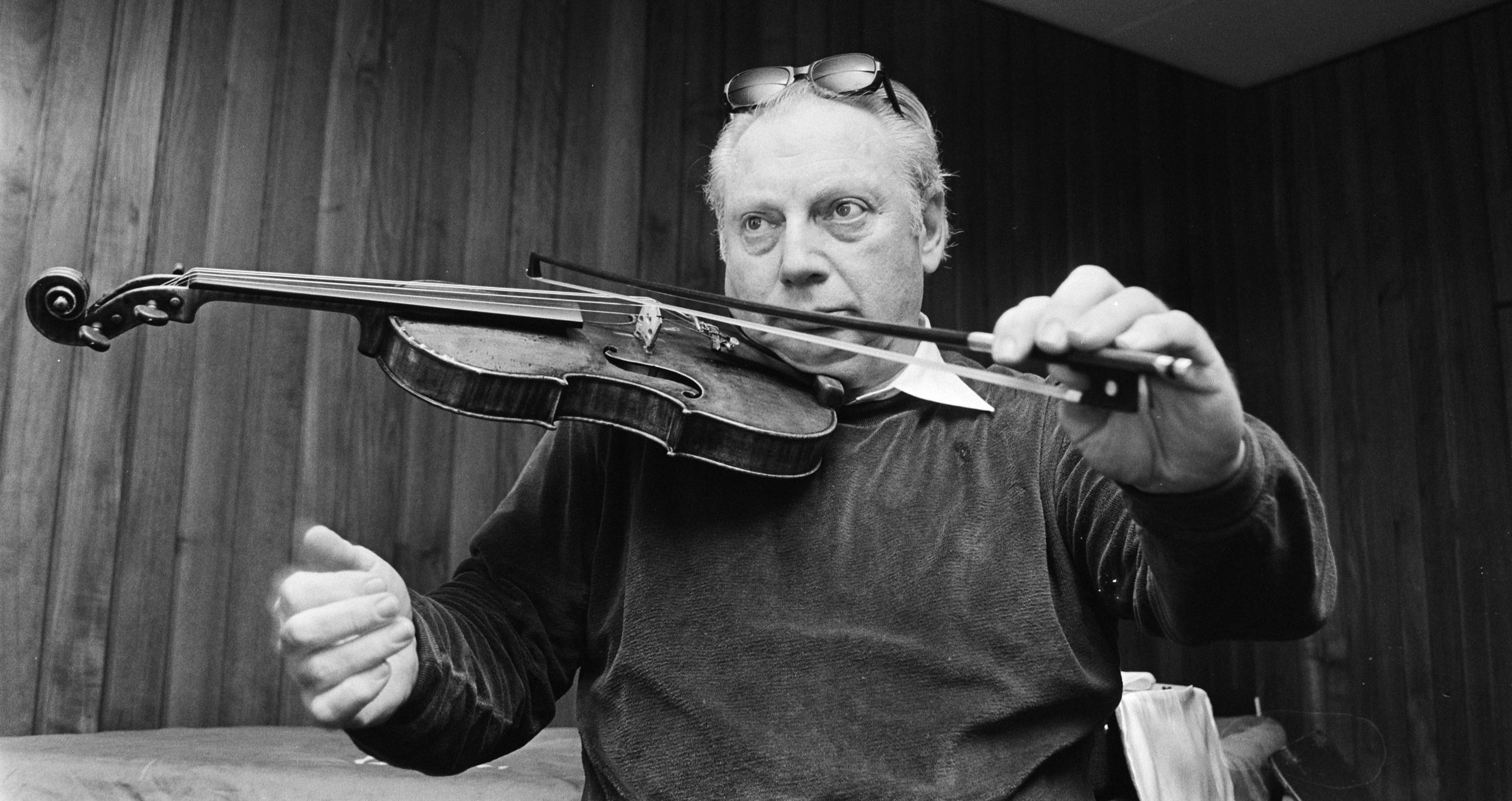 Unpacking the many lives of Isaac Stern